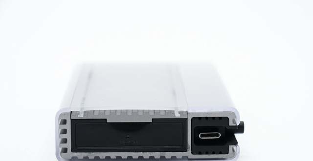 真 USB4 硬盘盒，超越雷电 3 驱动器，ZikeDrive USB4 固态硬盘盒评测_腾讯新闻