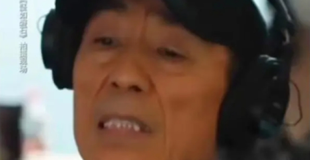 新民艺评丨“吴京探班，霍思燕泪洒，张艺谋震惊”，电影宣传“三件套”何时休？_腾讯新闻