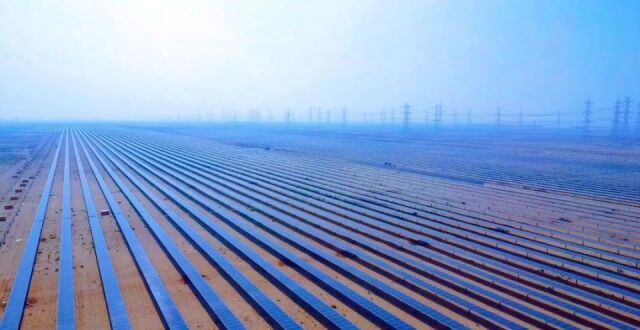 逐光而行！沙特阿尔舒巴赫2.6GW光伏电站项目ASB1并网发电_腾讯新闻