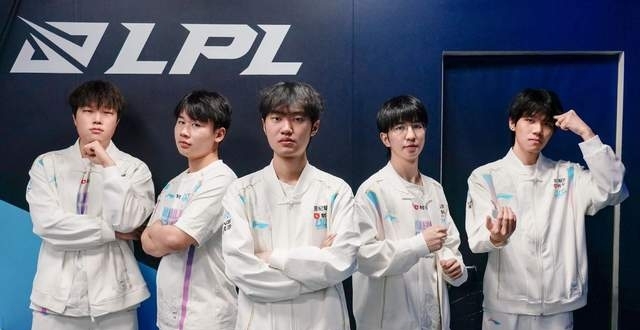 LPL观众彻底绝望？BLG爆冷不敌AL，涵艺连发多条微博开喷！_腾讯新闻