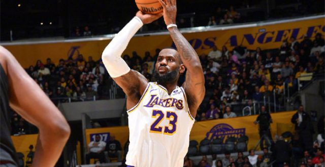 完胜！詹姆斯28+5+5，伍德大惊喜，打破NBA纪录，成历史第一人_腾讯新闻