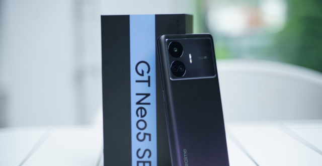 不比旗舰差？真我 GT Neo5 SE体验：性价比怪兽_腾讯新闻