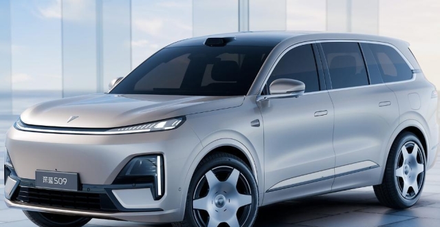 实图曝光！谁是国产新能源SUV空间之王？深蓝S09对刚问界M7_腾讯新闻