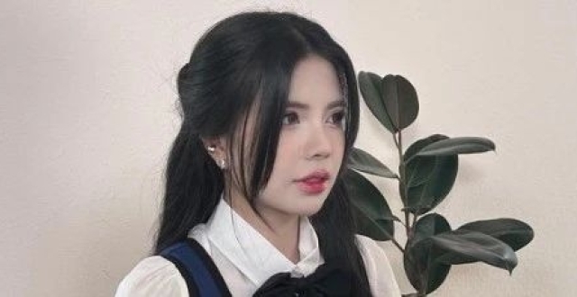 Uzi老头杯止步小组赛；越南赛区女主持maidora晒照；传奇杯淘汰赛程出炉：TheShy身披复活甲大战姿态！_腾讯新闻