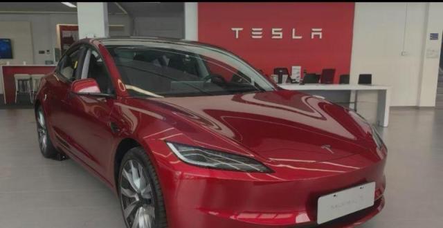 特斯拉FSD正式入华！仅提供智能辅助驾驶，完全落地仍面临难点_腾讯新闻