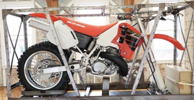 孤品拍卖中：2001本田CR500R全新未拆封_腾讯新闻
