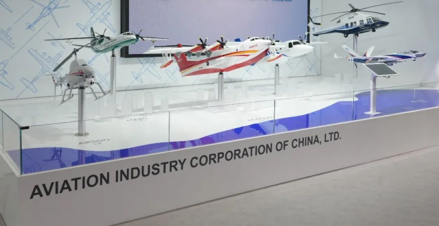 歼-10CE位列“C位”，歼-35A境外首展，巴黎航展见证中国航空“高光时刻”_腾讯新闻