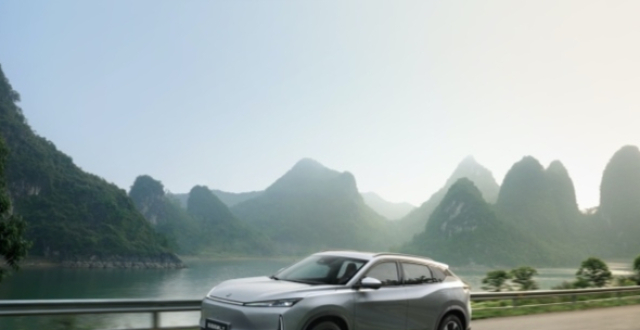 东风风神L7：12.49万元起售，首个2000km超长续航的混动SUV，压力给到所有选手_腾讯新闻