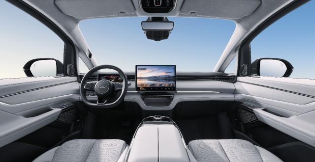 “全球唯一四排八座MPV”吉利银河翼真L380预售价33.99万元起_腾讯新闻