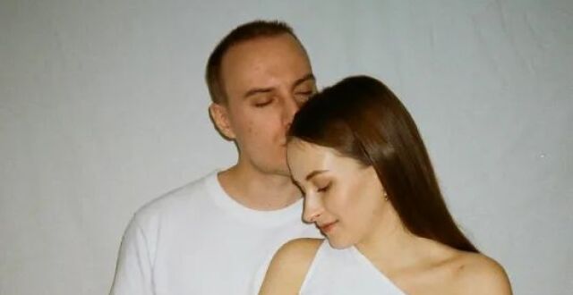 Perkz庆祝老婆怀孕：从出生开始培养孩子，成为2043年的世界赛冠军_腾讯新闻