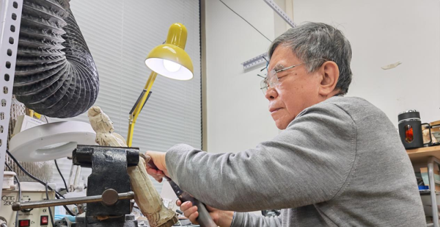 76岁李春珂：15岁入行，61年只做一件事_腾讯新闻