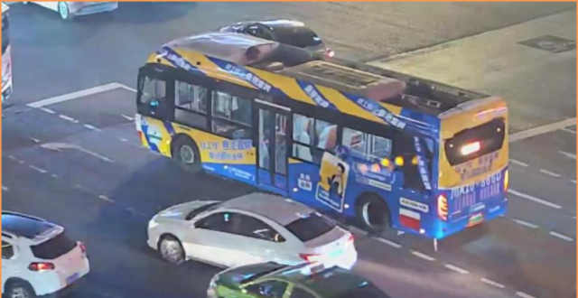 10个月，90多起，牟利34万! 出租车司机专门碰瓷网约车！_腾讯新闻