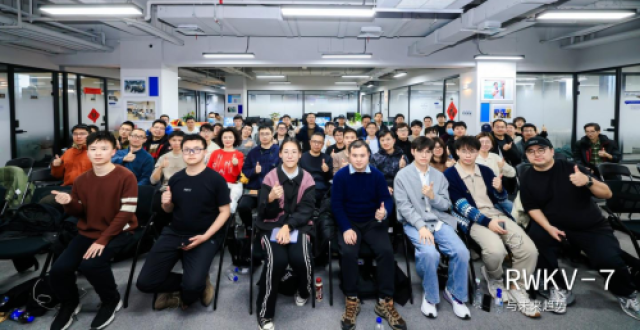 RWKV开发者大会2025：全球数万开发者探讨RWKV-7超越Transformer_腾讯新闻