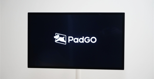 带轮子的4K超级大平板！当贝PadGO闺蜜机首发评测：满足你全屋看片自由_腾讯新闻