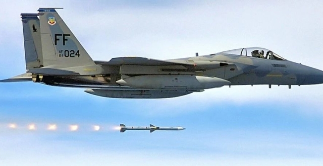 美国空军完成最新型AIM-120-D3先进中程空对空导弹实弹测试_腾讯新闻