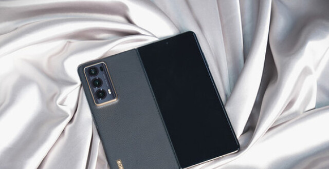 荣耀Magic V2今日开售 8999元即可享极致轻薄折叠旗舰_腾讯新闻