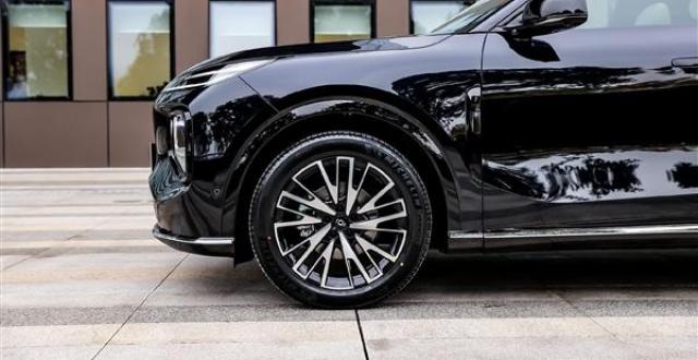 竞争理想L6 长安启源C798实车首亮相：全黑化就是帅_腾讯新闻