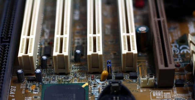 SK 海力士计划明年将 AI 用 HBM、DDR5 芯片销量翻倍_腾讯新闻