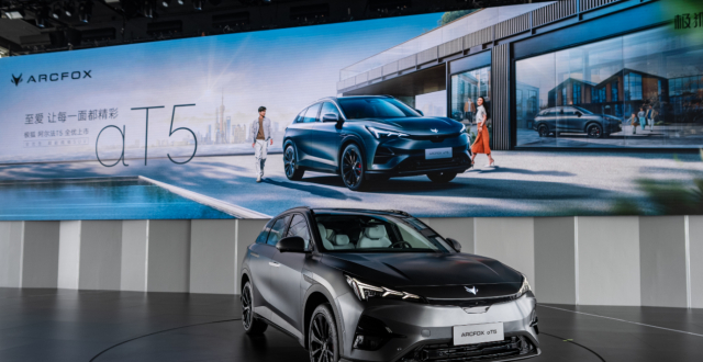 有800V平台、L2和透明底盘的中型SUV，15万出头就能买阿尔法T5_腾讯新闻