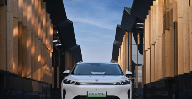 全新插混技术 最大续航1300km 荣威D5X DMH上市售10.98万起_腾讯新闻