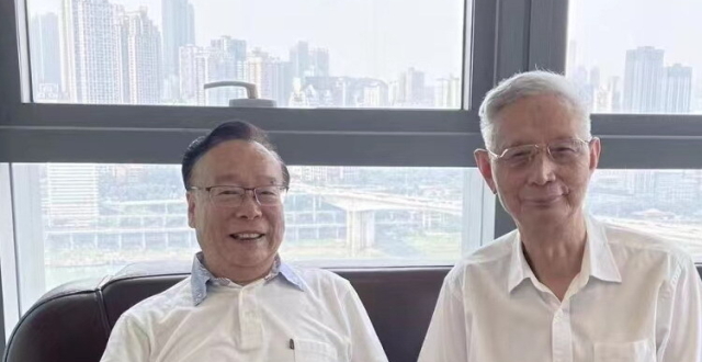 85岁高龄！曾经的重庆首富尹明善先生住进养老院，石雪清发感慨_腾讯新闻