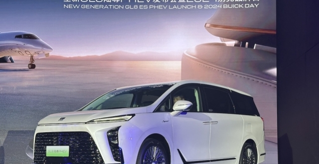 综合续航高达1370公里 别克GL8陆尊PHEV上市售35.99万起_腾讯新闻