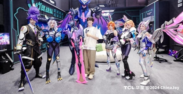 105寸超大曲面电竞屏，TCL华星ChinaJoy使出撒手锏！_腾讯新闻