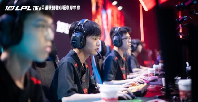 没了奎桑提，瞬间变捞！OMG让1追2拿下FPX：shanji兰博人柱力_腾讯新闻