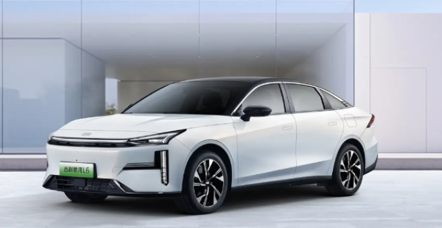 吉利银河L6正式上市 11.58万起 综合续航1370km_腾讯新闻