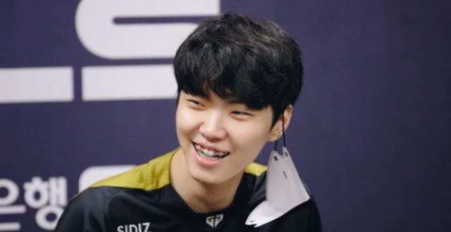 外网热议GEN淘汰C9：西方队别去国际赛了，就LCK和LPL吧_腾讯新闻