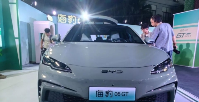 海豹06GT售13.68万起，4.9秒破百的纯电GT_腾讯新闻