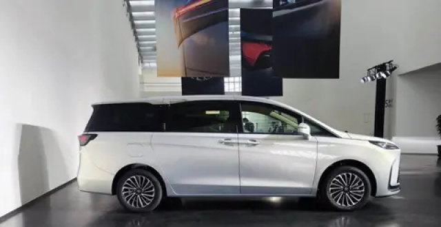 【E汽车】别克GL8陆尚PHEV实车亮相_腾讯新闻