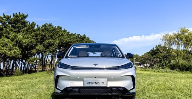 A0级纯电车市场新宠 抢先试驾极狐T1_腾讯新闻