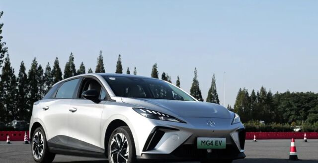 11.58万圆梦后驱钢炮？MG4 EV出海冠军版动态实测_腾讯新闻