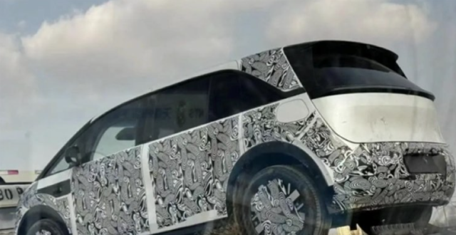 定位低于极氪009 极氪全新MPV车型CM2E谍照曝光_腾讯新闻