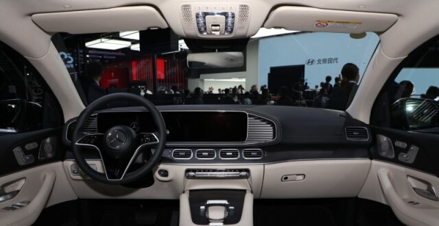 2023成都车展：新款奔驰GLE轿跑SUV上市 售84.38万起_腾讯新闻