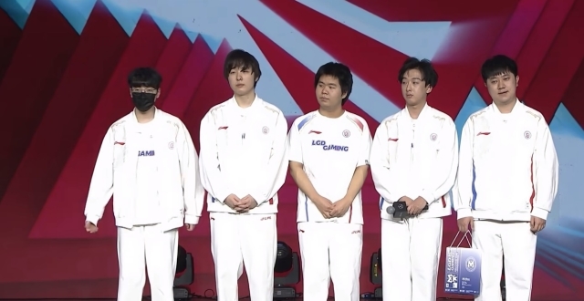 LPL再现奥斯卡之夜，BLG满头大汗！Bin无字天书，LGD收放自如_腾讯新闻