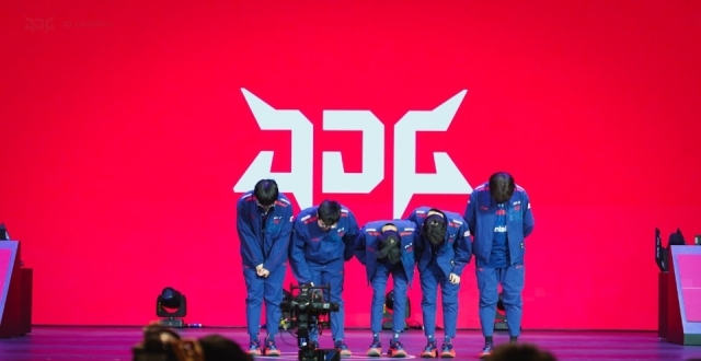 恭喜JDG！荣获TGA全球最佳战队！Faker第2次当选全球最佳选手_腾讯新闻