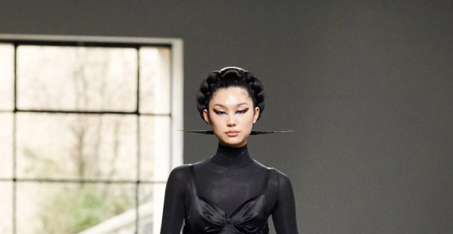 CHENPENG全新高定羽绒礼服首登巴黎时装周官方日程引发全球行业关注_腾讯新闻