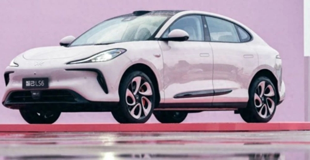 登顶20万级中大型纯电SUV新王，智己LS6有哪些特质值得入手_腾讯新闻