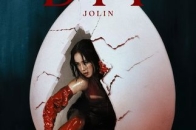 新专辑歌曲《DIY》MV上线，JOLIN在MV中与“百人分身”共舞，再次缔造神级视觉场面，此次充满舞蹈张力的《DIY》MV，由好莱坞国际顶尖视效团队操刀，在环球影城摄影棚以电影级规格制作，MV ...