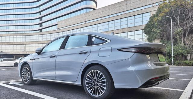 限时售价9.49-12.99万元，奇瑞风云A8L正式上市_腾讯新闻