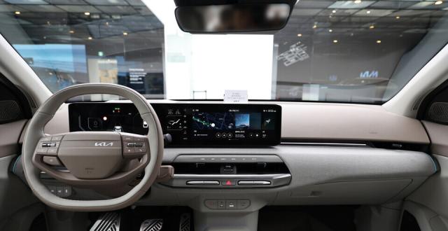 【韩系动向1509】起亚EV4实拍，风格大胆！续航533公里！_腾讯新闻