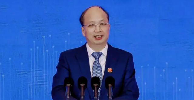 “IPO之王”易会满：任期内发行1908家IPO 募资2.22万亿_腾讯新闻