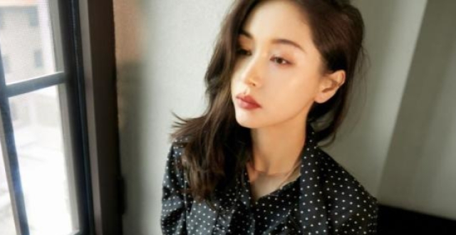 官宣与吴永恩分手，王子文录综艺称没有恋人，已清空男方相关动态_腾讯新闻