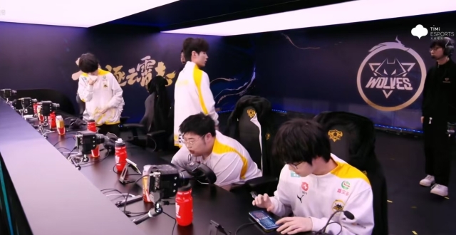 KPL年终总决赛：AG4-2战胜狼队，夺得总冠军，长生斩获FMVP！_腾讯新闻