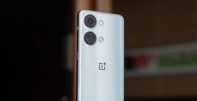 极限反杀？一加Ace2V顶配版2399元，天玑9000对线竞品骁龙8+_腾讯新闻