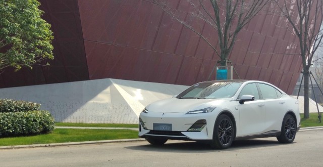 深蓝SL03：实测电耗12.6kWh/100km，这样的“尖子生”怎么就便宜卖了？_腾讯新闻