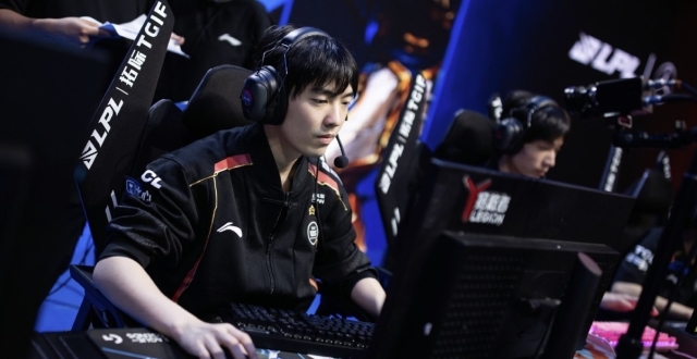 LPL夏季赛 EDG迎战JDG：jiejie重回首发！cryin和wink登场_腾讯新闻