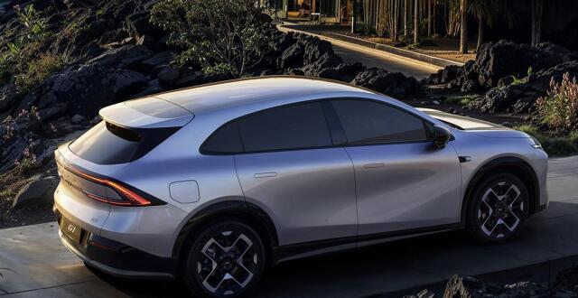 小米YU7、问界M8等，2025上海车展看这几款就够了_腾讯新闻